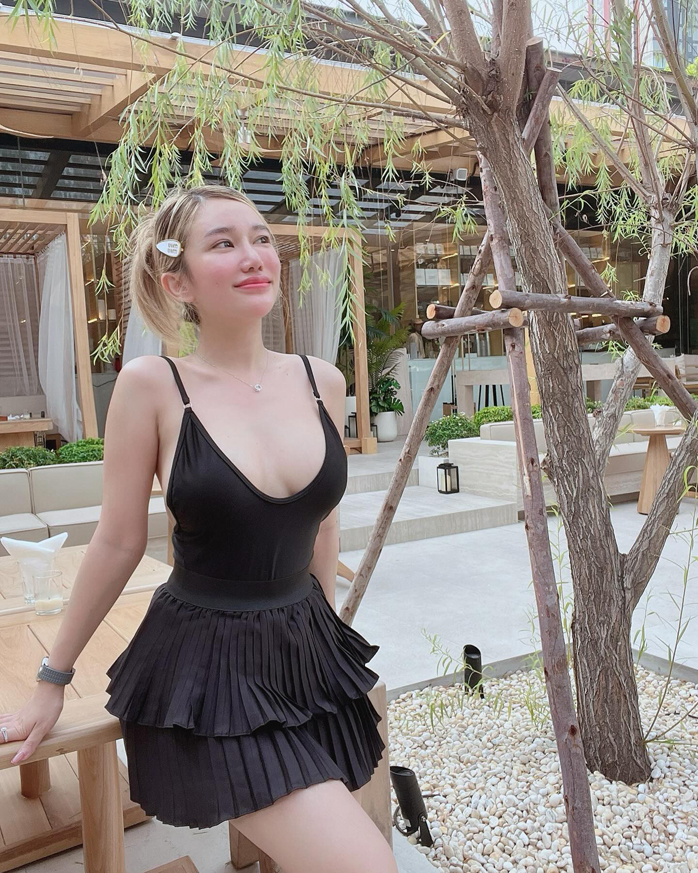 มีนา เรวดี Rewadee สาวฮอต หุ่นแซ่บ นต์ครีเอเตอร์ สายเซ็กซี่ งานดี 18+